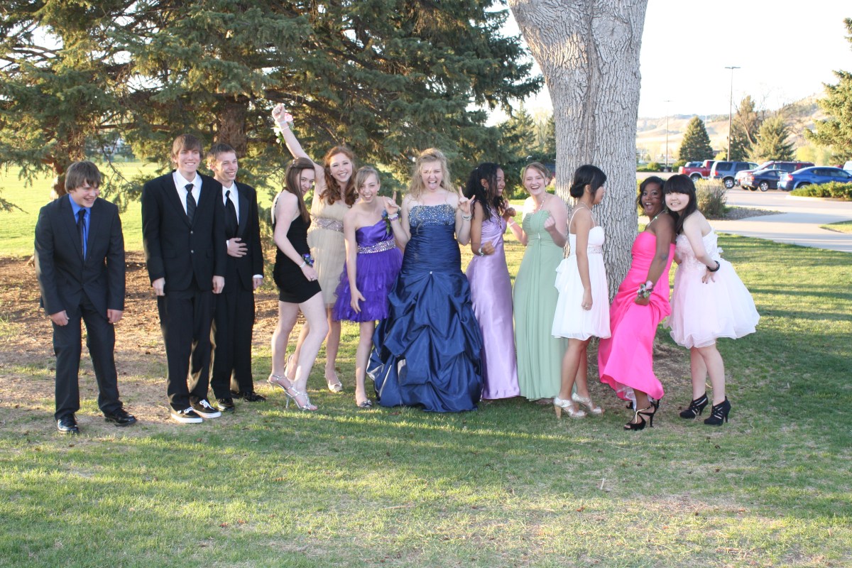 Prom Leaves Lasting Memories – The Pine Needle