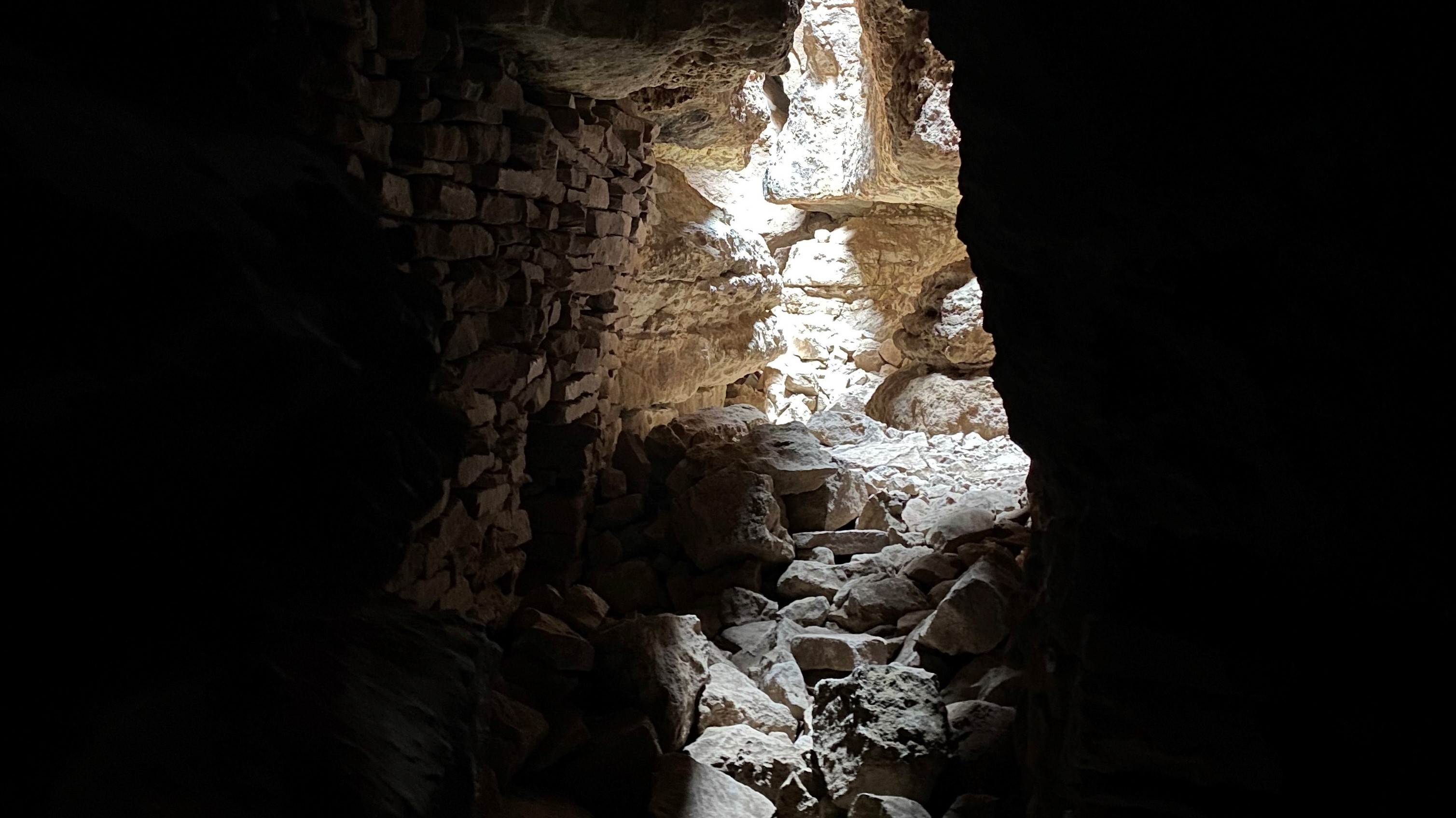 The Apache Death Cave: Legend or Elaborate Hoax? – The Pine Needle